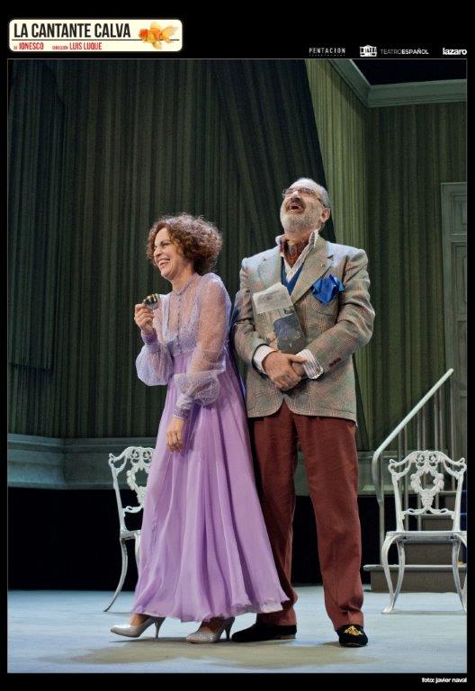 Brillante versión de La cantante calva "que sigue peinándose de la ...